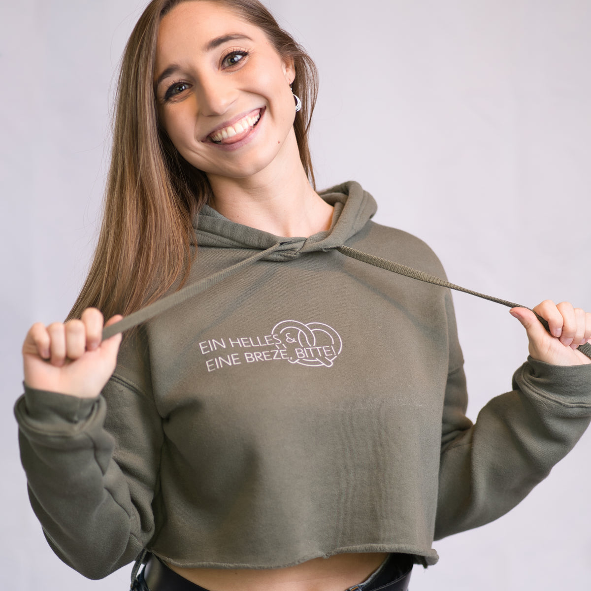 “Ein Helles & eine Breze!" Cropped Hoodie – Feli from Germany Shop